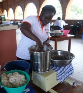 Le foufoumix, une machine qui permet d’obtenir du foufou - Lomebougeinfo